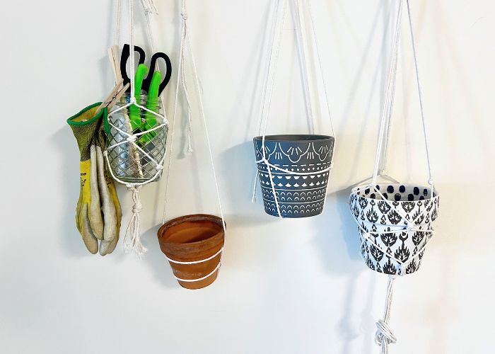 3 Macrame plant hanger tutorials: Simple, stylish, beginner friendly ...